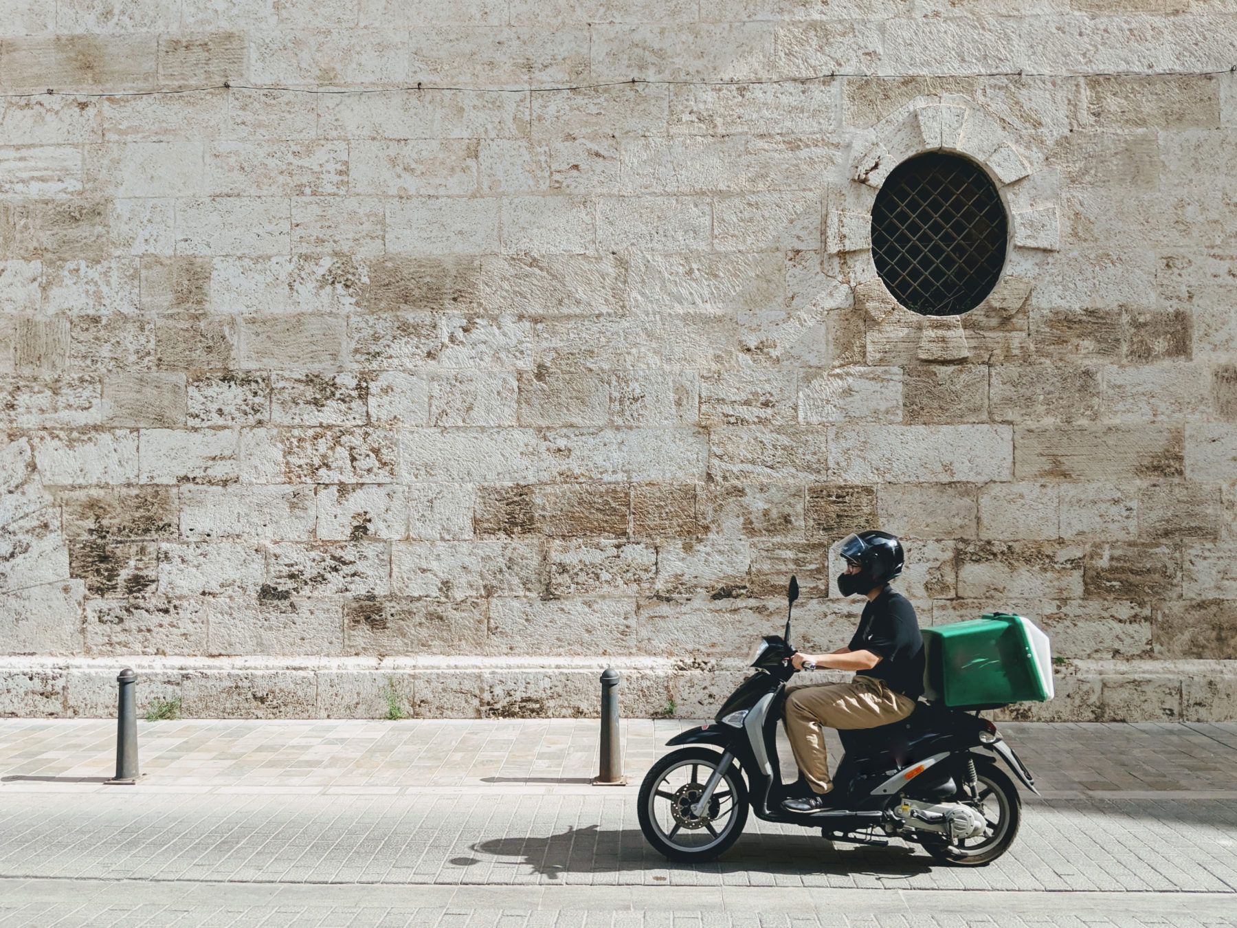 Livreur sur son scooter